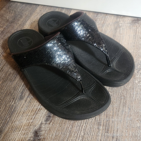 Fitflop | Shoes | Fitflop Electra Black Sequin Toe Post Flip Flop ...